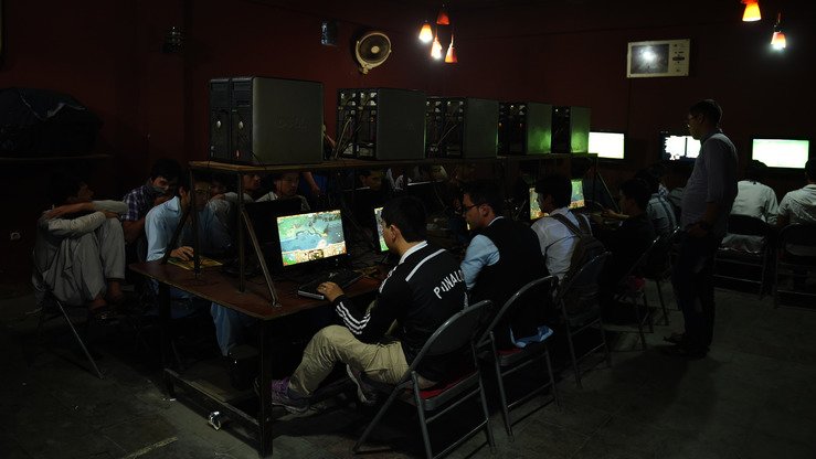 Afghans ponder ways to battle tactics of internet-savvy militants