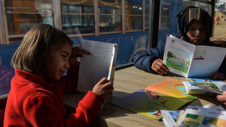 Mobile libraries return to Kabul, delighting children